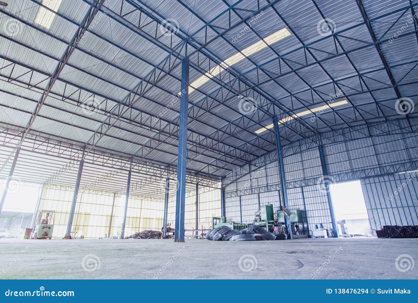 Factory Building or Warehouse Building with Concrete Floor for ...