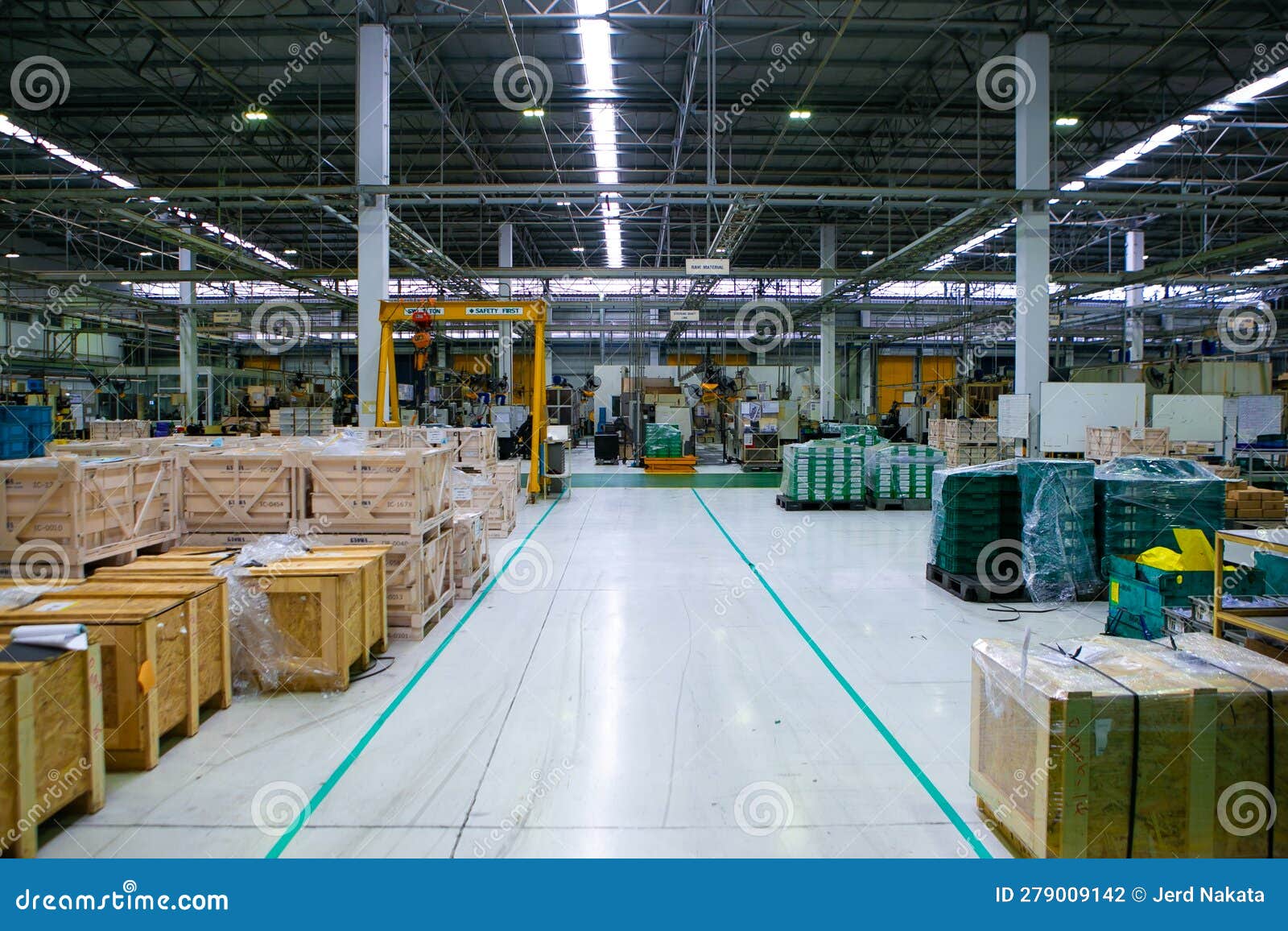 The Factory Walkway and Machine for Processing Metal Part of Car ...