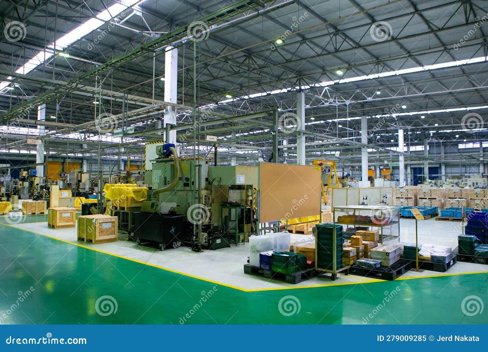 The Factory Walkway and Machine for Processing Metal Part of Car ...