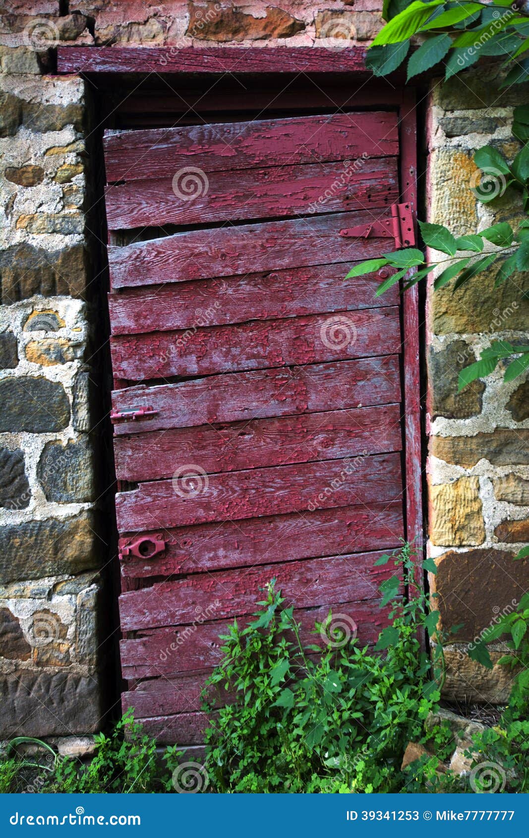 Faded Red, Rustic Garden Shed Door Stock Image - Image of barn ...