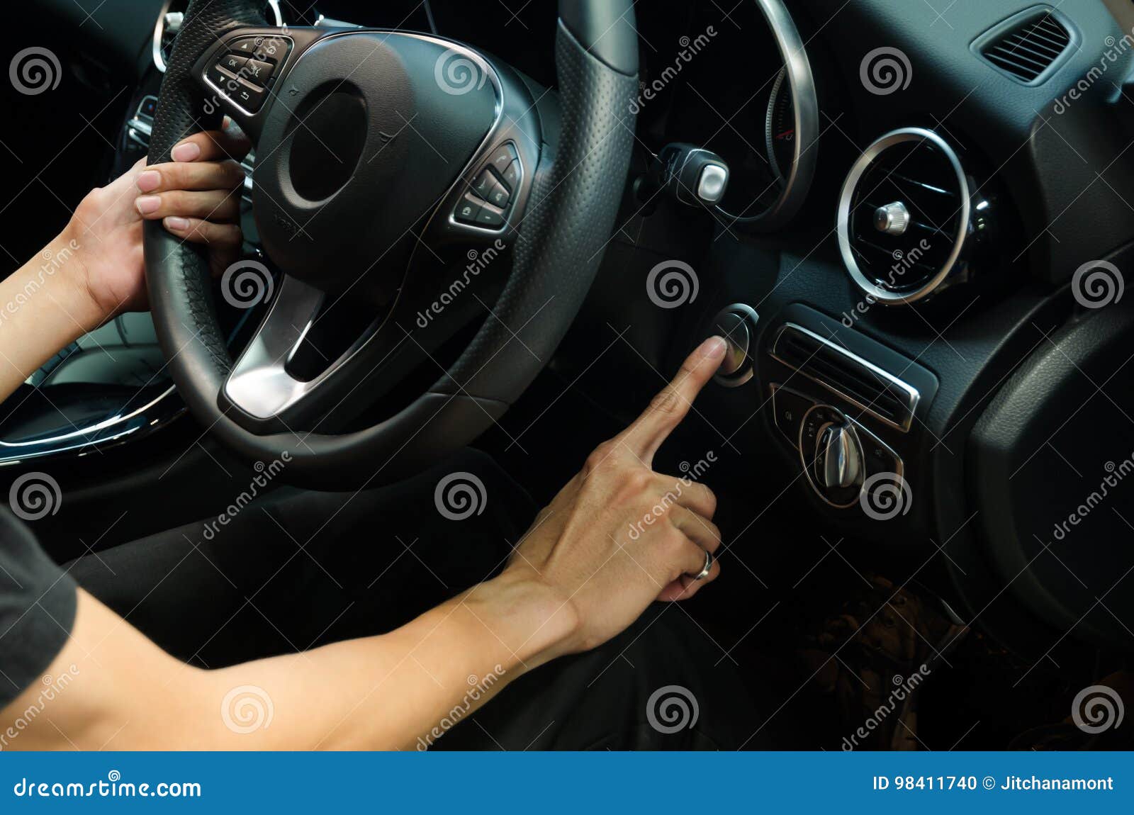 Fahrer-Press Finger on-Auto ` S Startknopf Stockfoto - Bild von motor ...