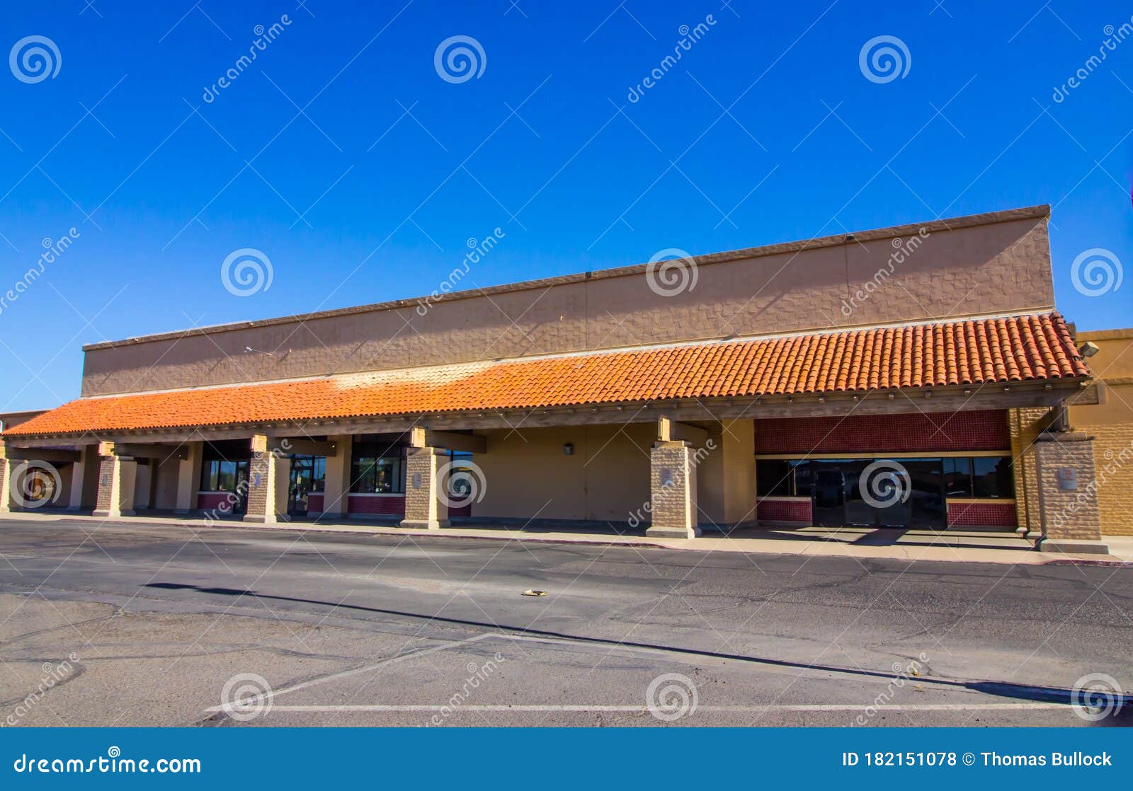 Failed Retail Store Front Due To Bad Economy Stock Photo - Image of ...