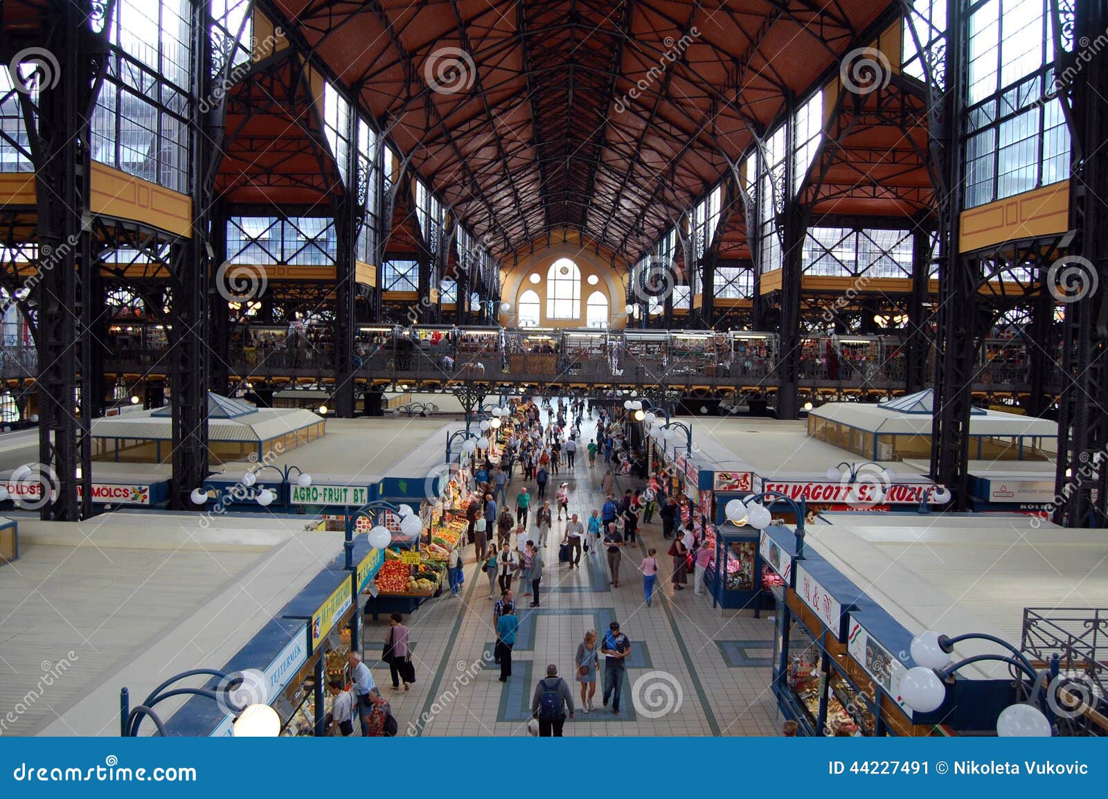 Fair in Budapest editorial photo. Image of europe, sellers - 44227491