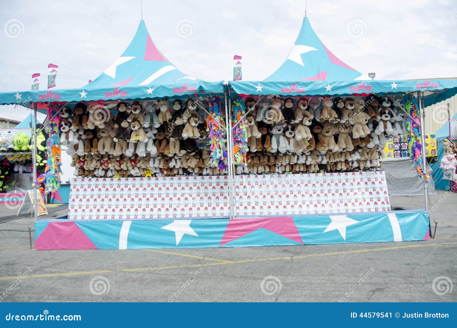 Fair game booth editorial photo. Image of booths, amusement - 44579541