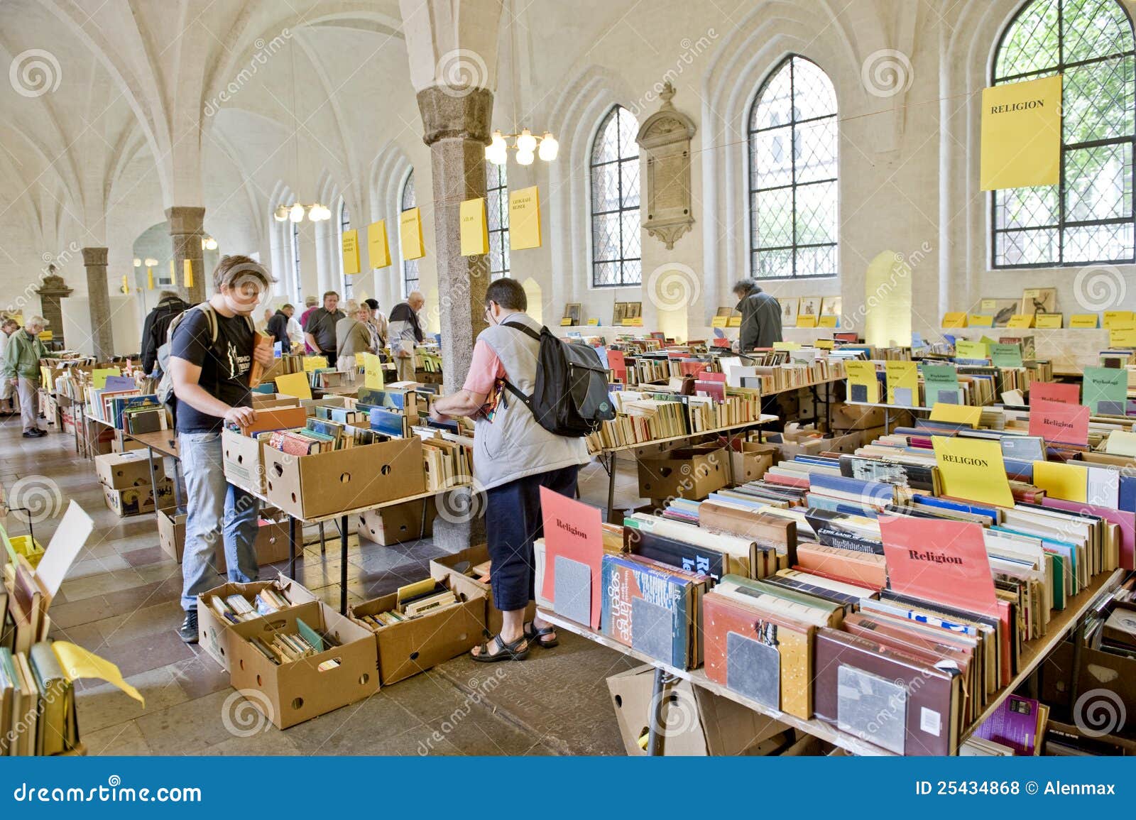 Fair of old books editorial stock photo. Image of courtroom - 25434868
