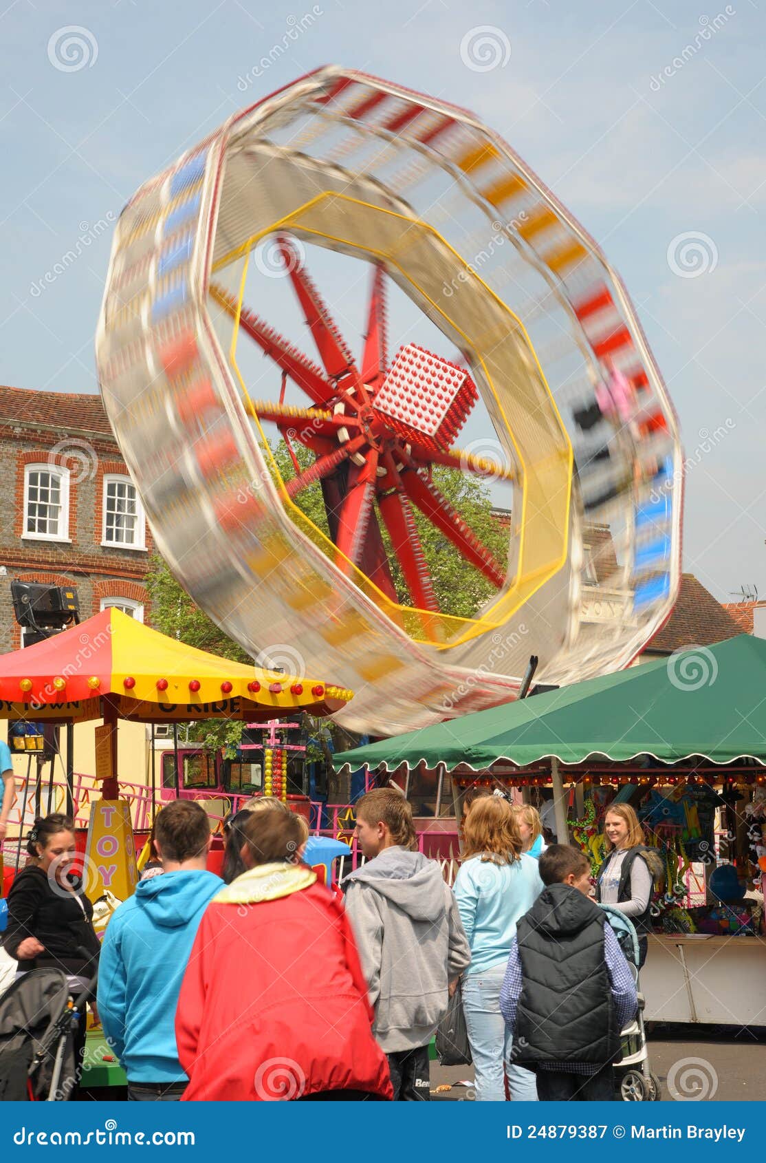 Fairground ride at speed editorial photography. Image of gypsy - 24879387