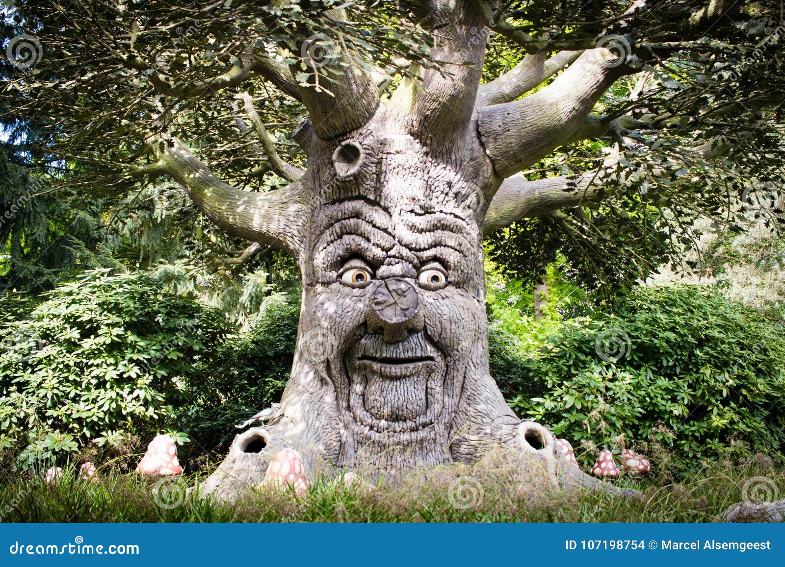 Fairytaleboom in Themapark DE Efteling in Nederland Redactionele Stock ...