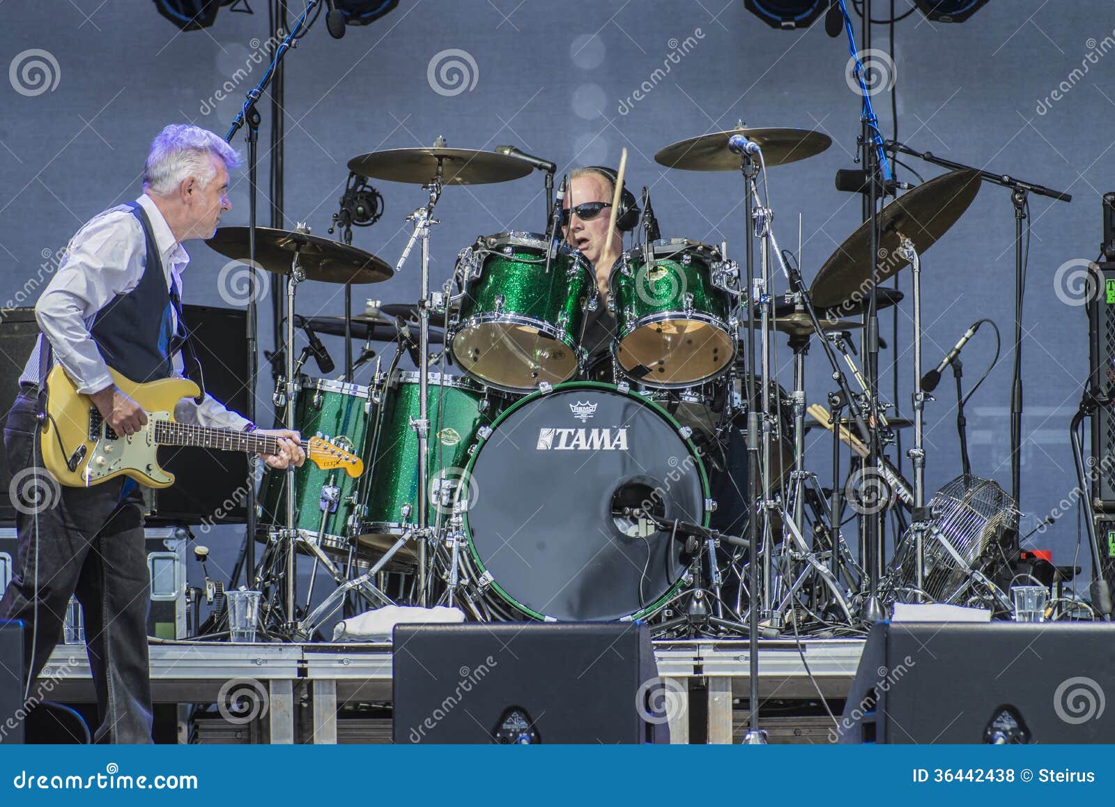 Faixa Da Terra De Manfred Mann, Jimmy Copley Em Cilindros Foto de Stock ...