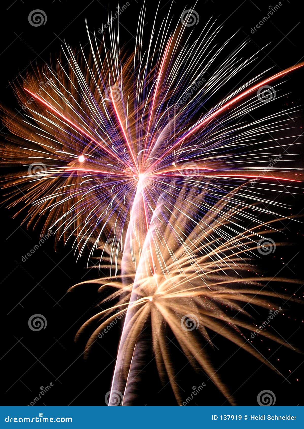 Fajerwerki obraz stock. Obraz złożonej z fajerwerki, błysk - 137919