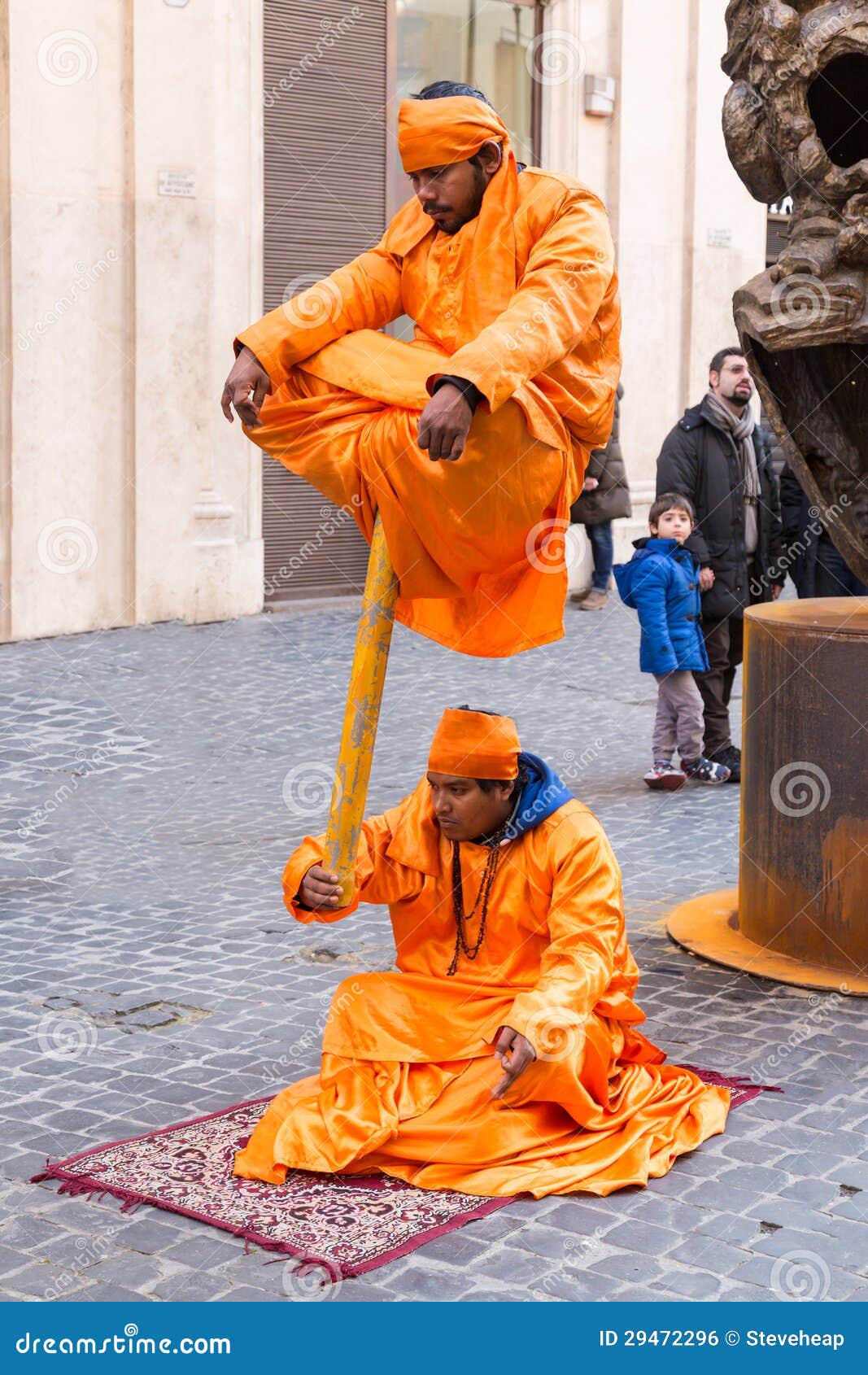 Fakirs Indianos No Desempenho Da Rua Foto Editorial - Imagem de arte ...