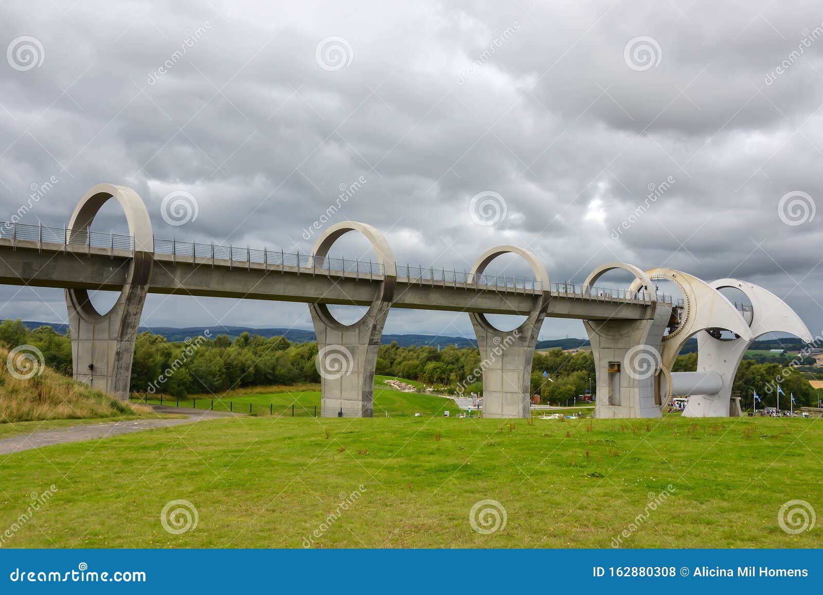 Falkirk Wheel, Boat Rotary Elevator in Scotland Stock Photo - Image of ...