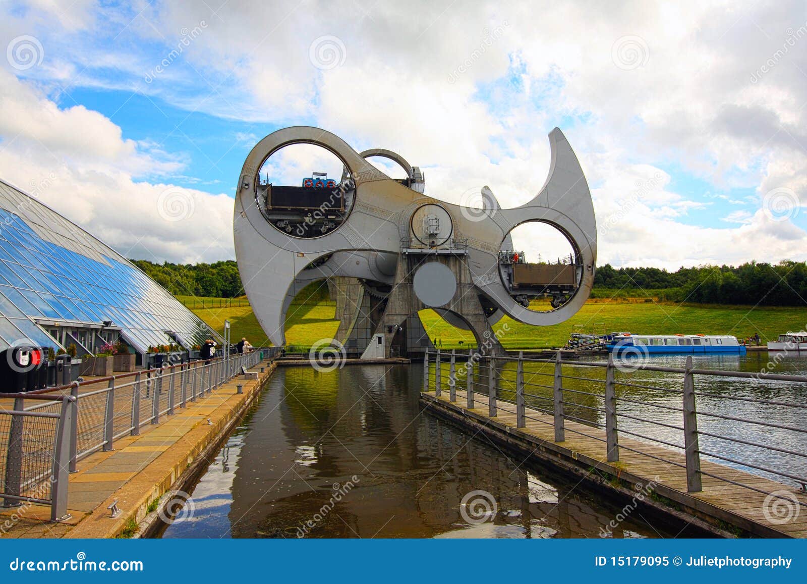 The Falkirk Wheel in Scotland Stock Image - Image of boat, twilight ...