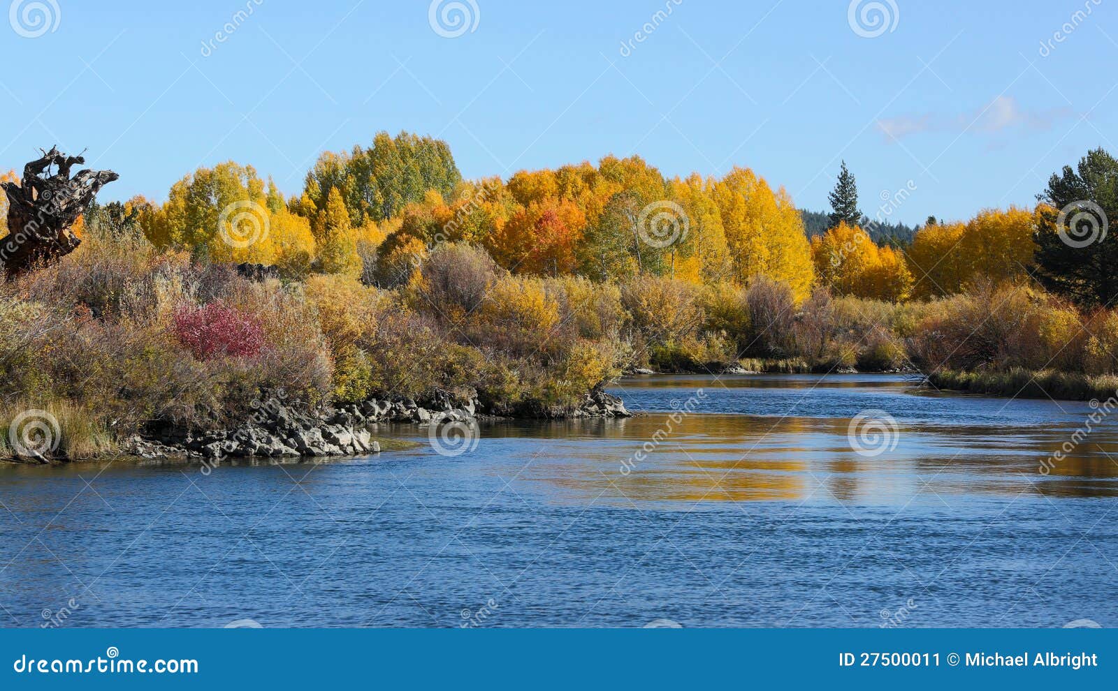 Fall Colors of Bend, Oregon Stock Image - Image of river, trail: 27500011