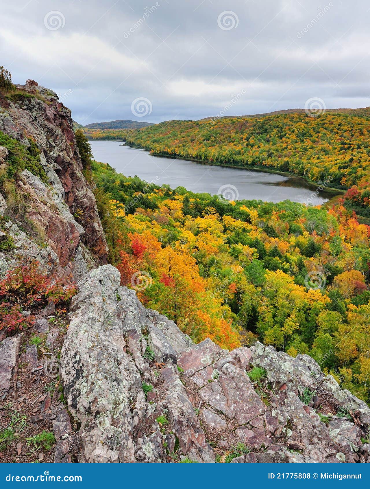 Fall Colors, Lake of the Clouds Michigan USA Stock Photo - Image of ...