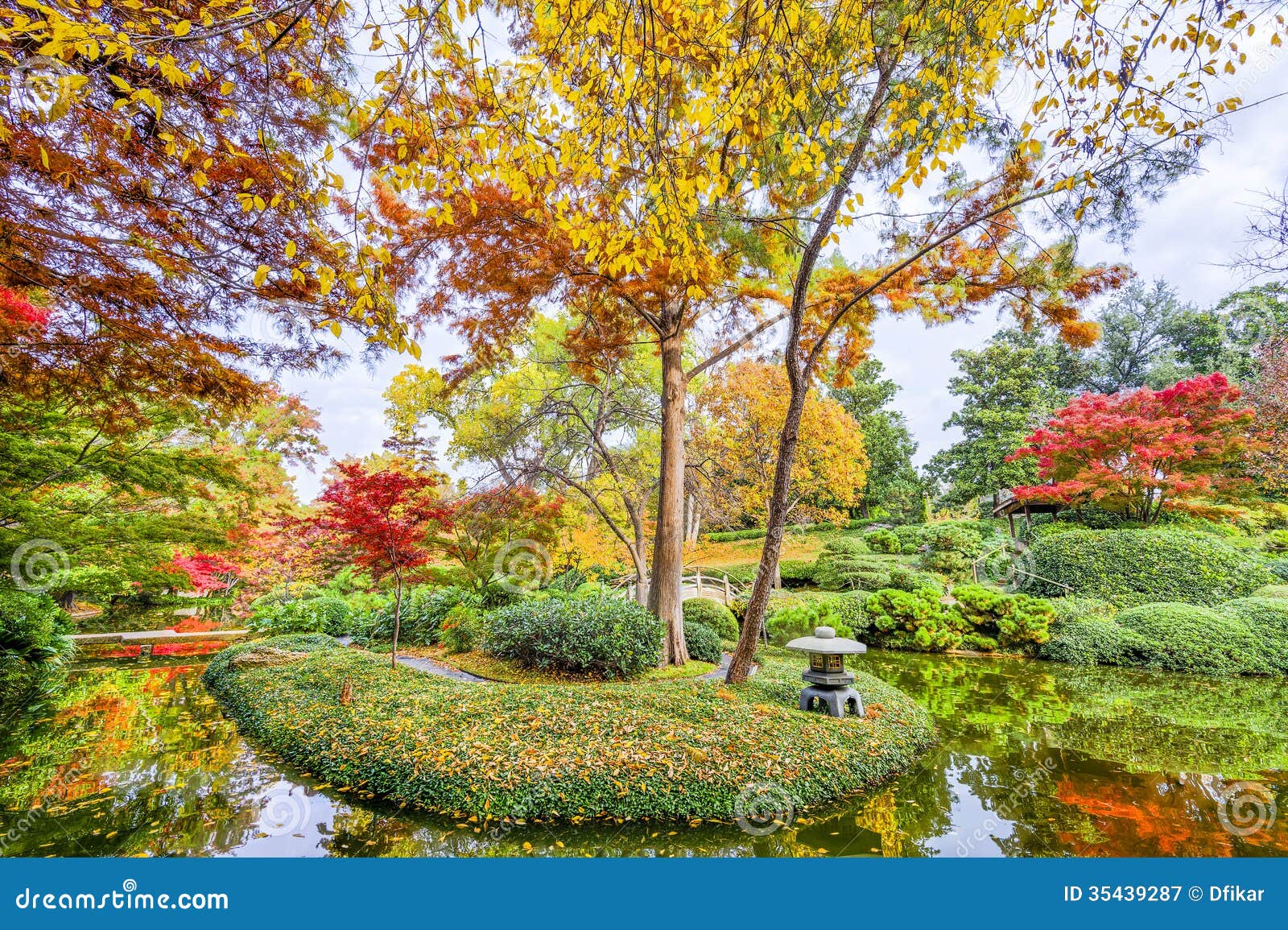 Fall Foliage in Texas stock image. Image of bushes, water - 35439287