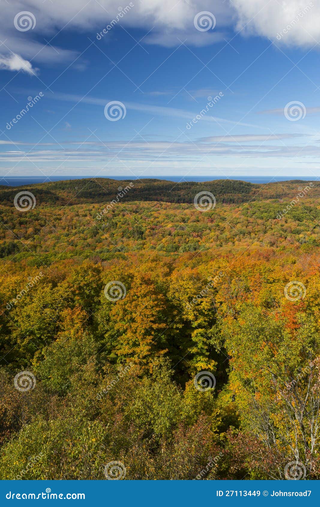 Fall Hills & Lake Superior Stock Image - Image of autumn, summit: 27113449