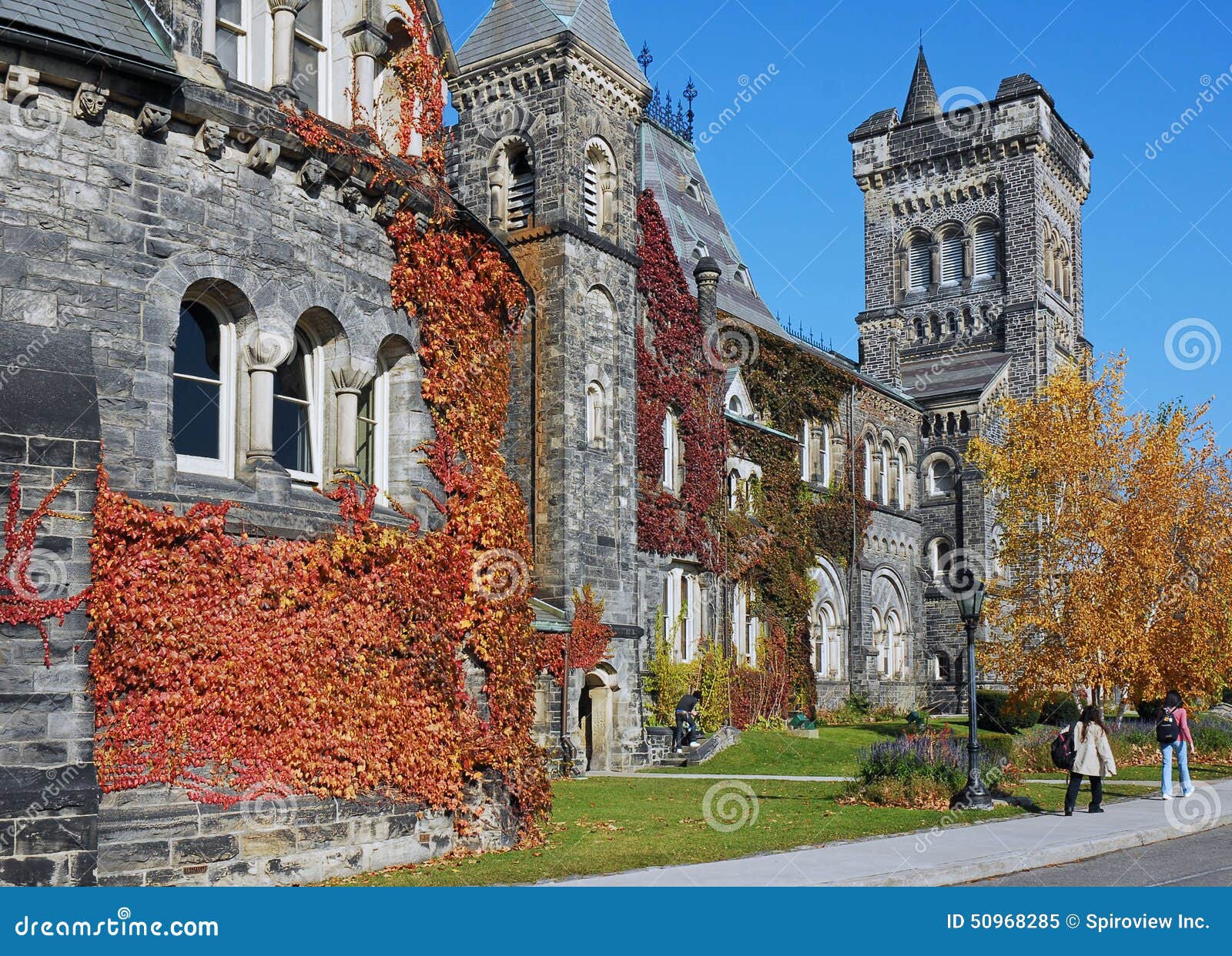 Fall Scene on University Campus Editorial Image - Image of university ...