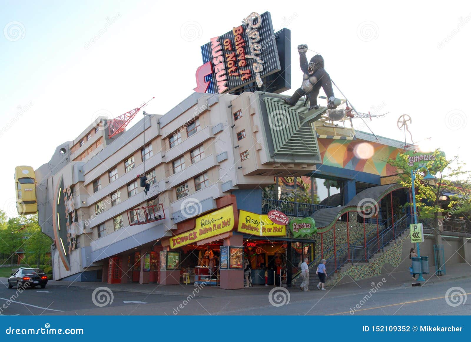 Fallen skyscraper editorial photography. Image of ripley - 152109352