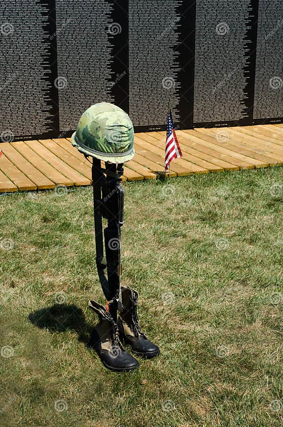 Fallen Soldier Symbol at the Wall Editorial Photo - Image of american ...