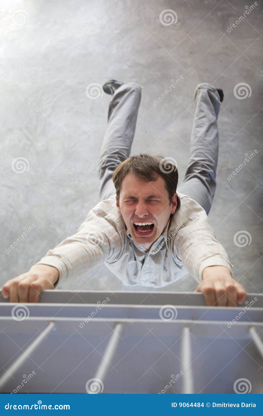 Fallender Mann stockfoto. Bild von schreien, fallen, mann - 9064484