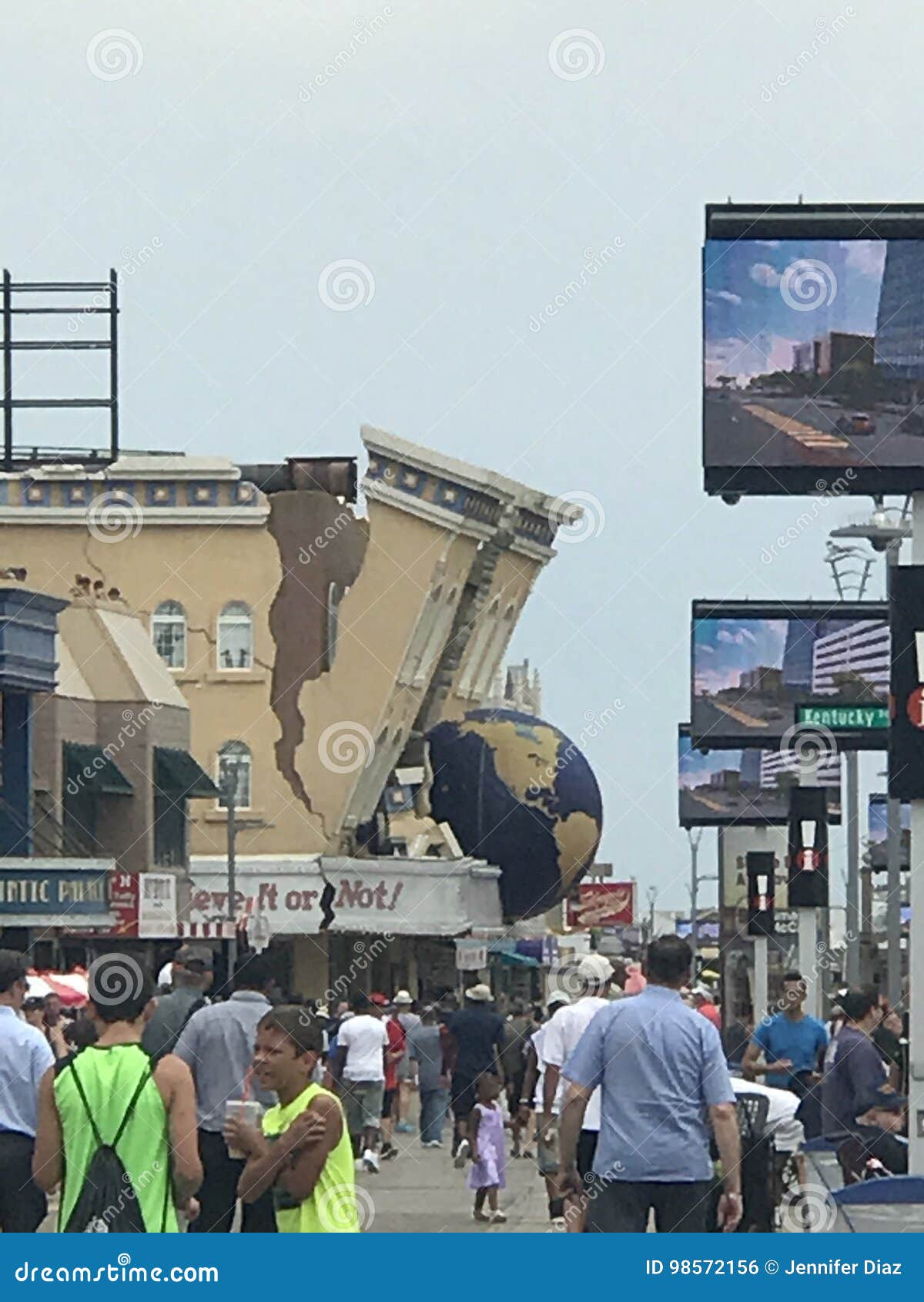 Falling building editorial photo. Image of falling, perfect - 98572156