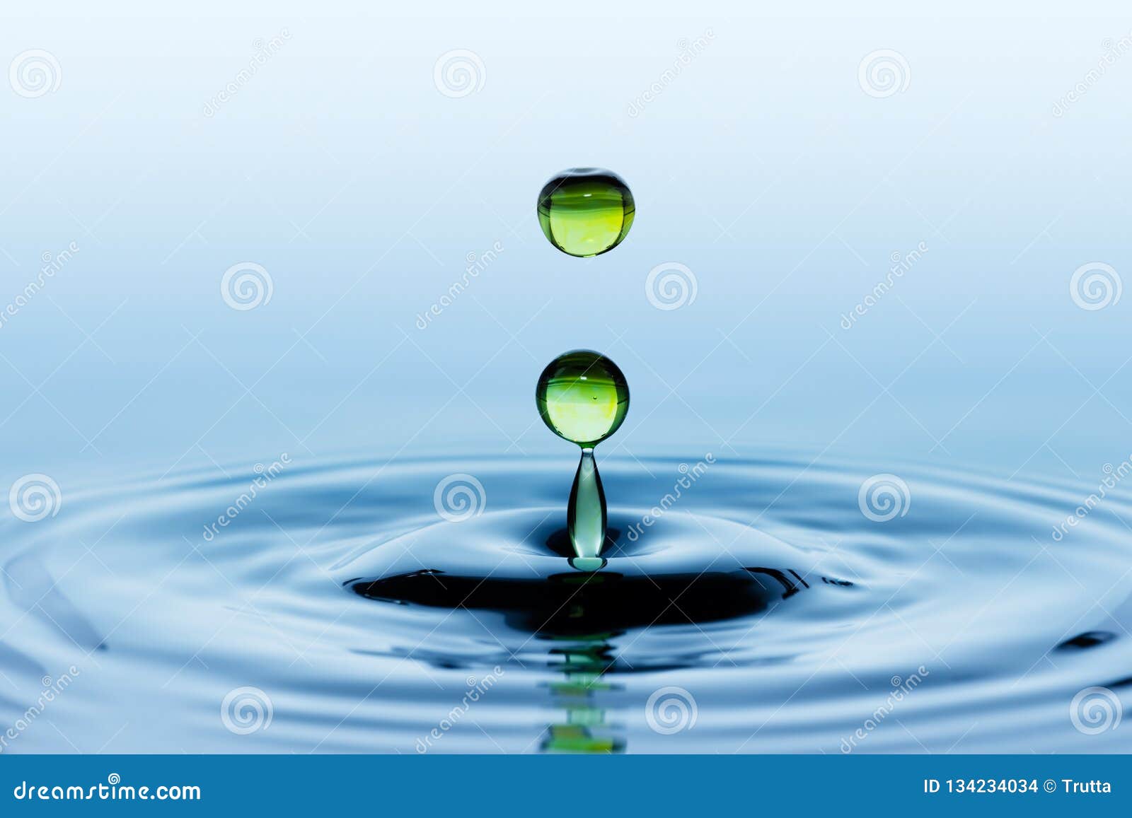 Falling Green Drops of Water Stock Photo - Image of light, water: 134234034