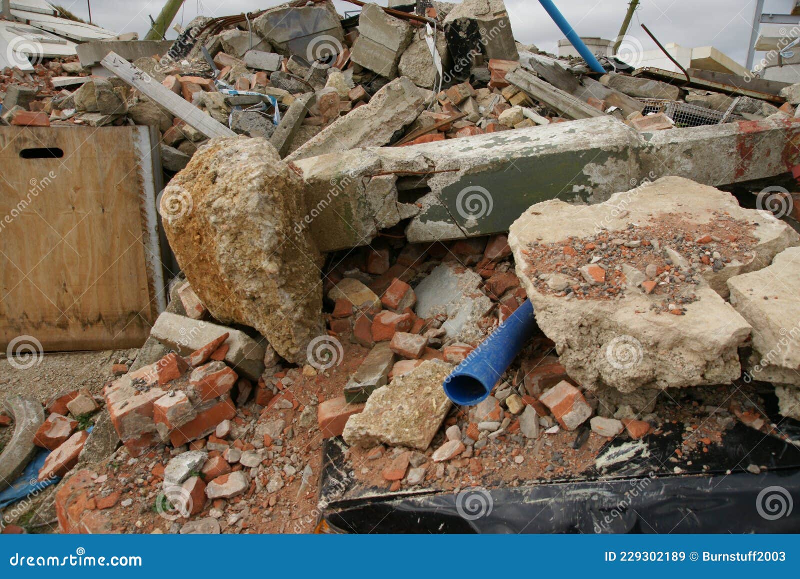 Fallo Estructural Del Colapso Del Edificio Imagen de archivo - Imagen ...