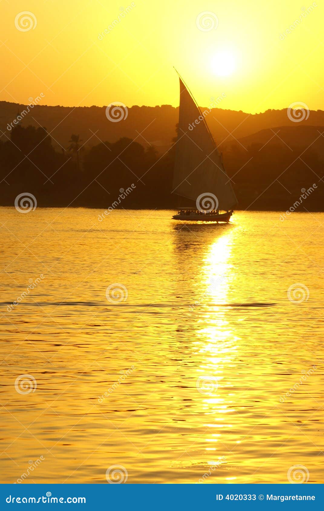 Faluka on Nile Against Sunset Stock Image - Image of rigging, dawn: 4020333