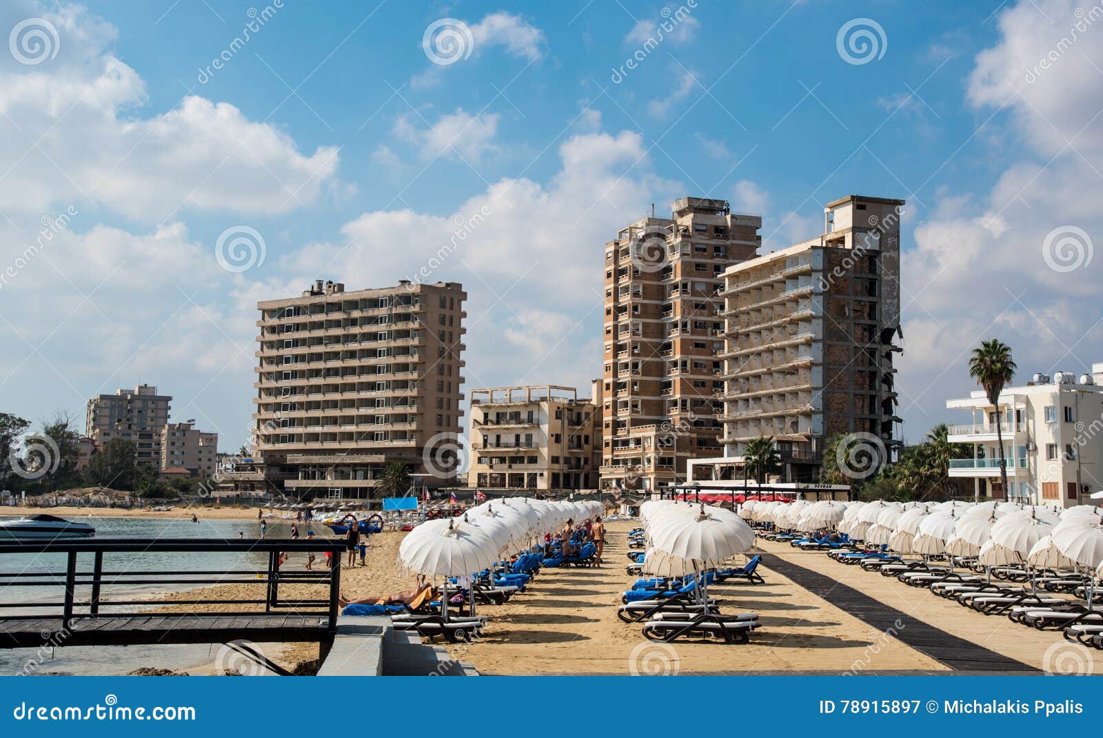 Famagusta strand Cypern redaktionell arkivbild. Bild av stad - 78915897