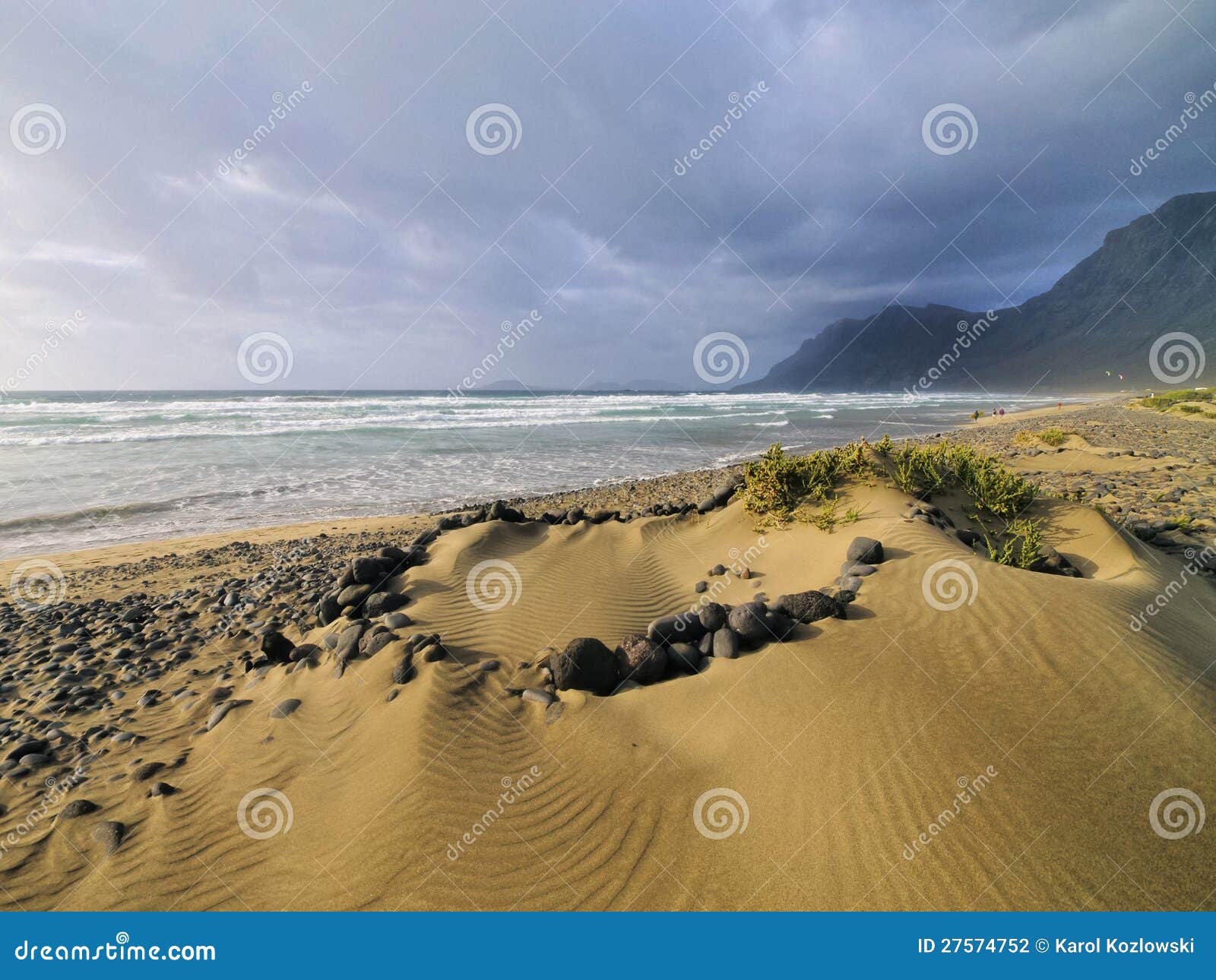 Famara foto de archivo. Imagen de riesgo, acantilado - 27574752