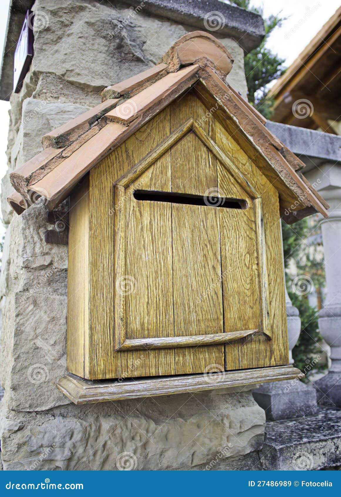 Famiglia Della Cassetta Postale a Forma Di Immagine Stock - Immagine di ...