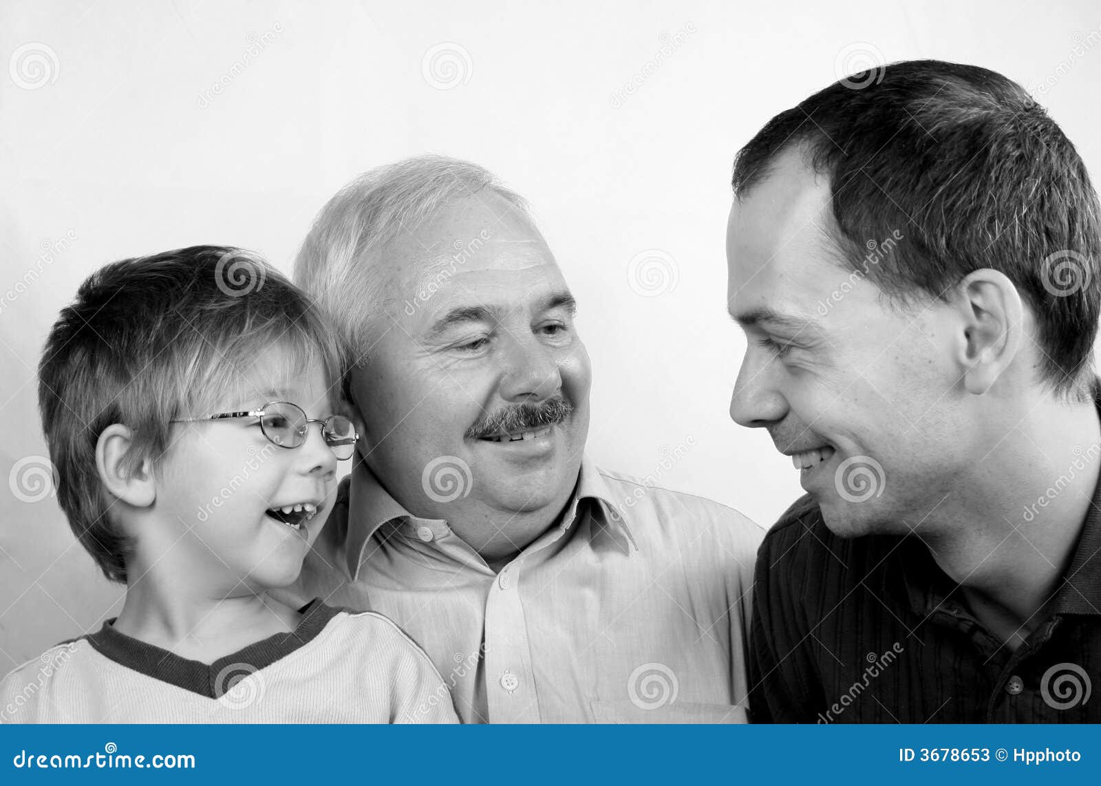 Familia De Tres Generaciones Imagen de archivo - Imagen de muchacho ...