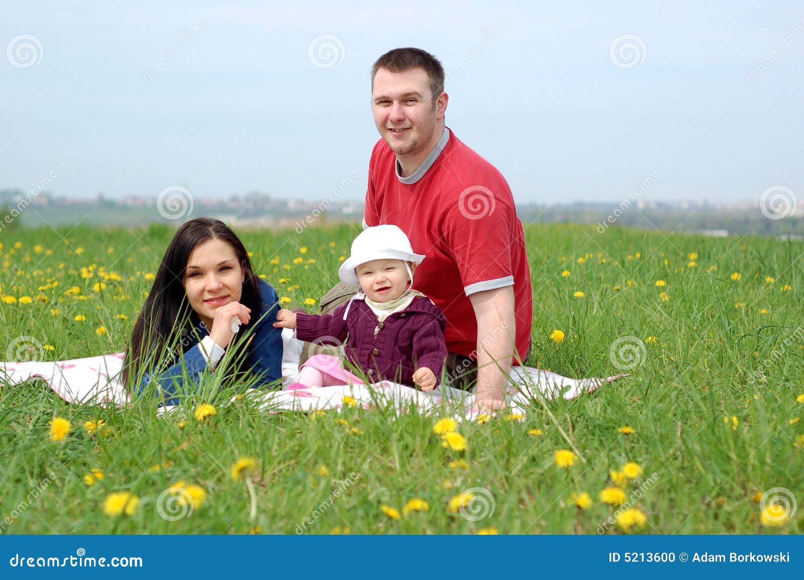 Familia feliz foto de archivo. Imagen de adorable, familia - 5213600