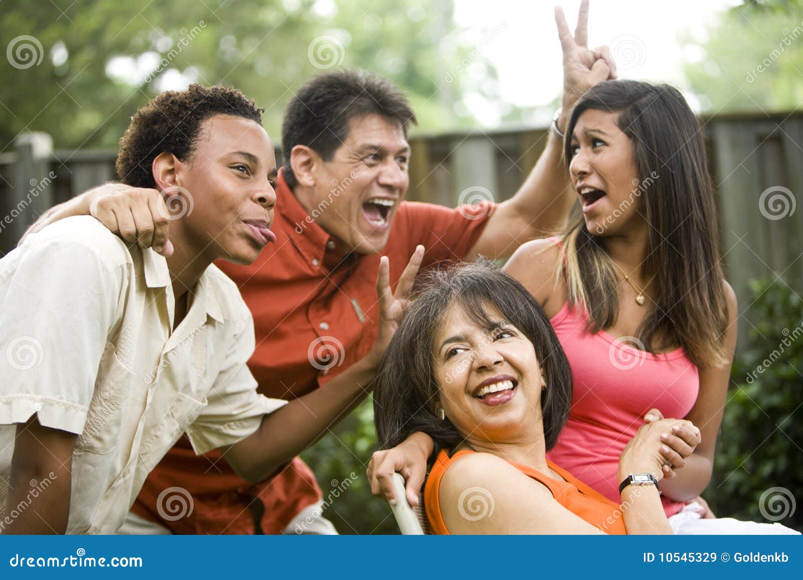 Familia interracial imagen de archivo. Imagen de padre - 10545329