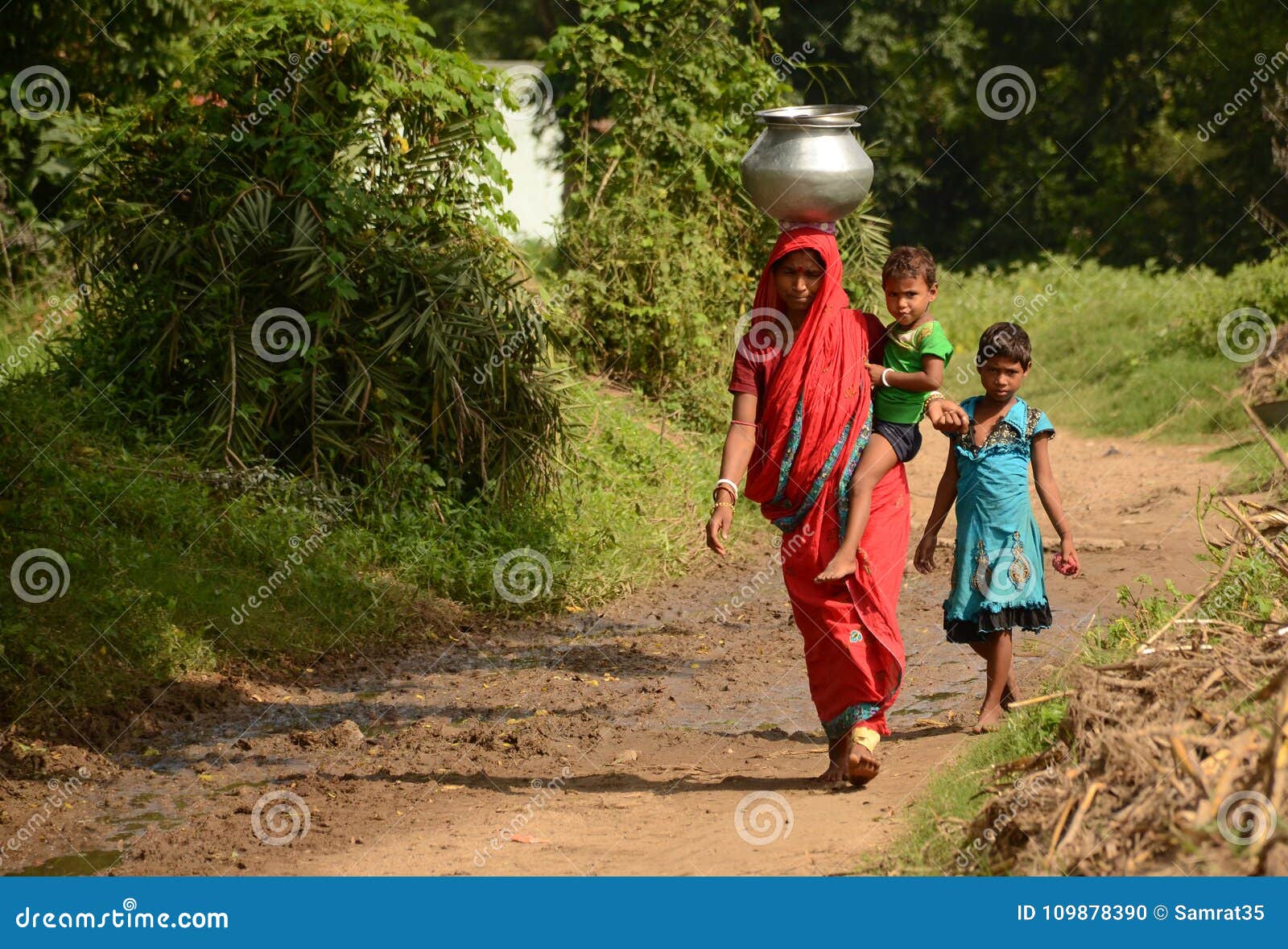 Familia rural india imagen editorial. Imagen de activo - 109878390