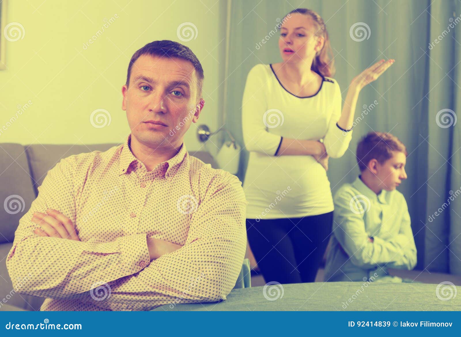 Familieleden Het Debatteren Stock Afbeelding - Image of berisping ...