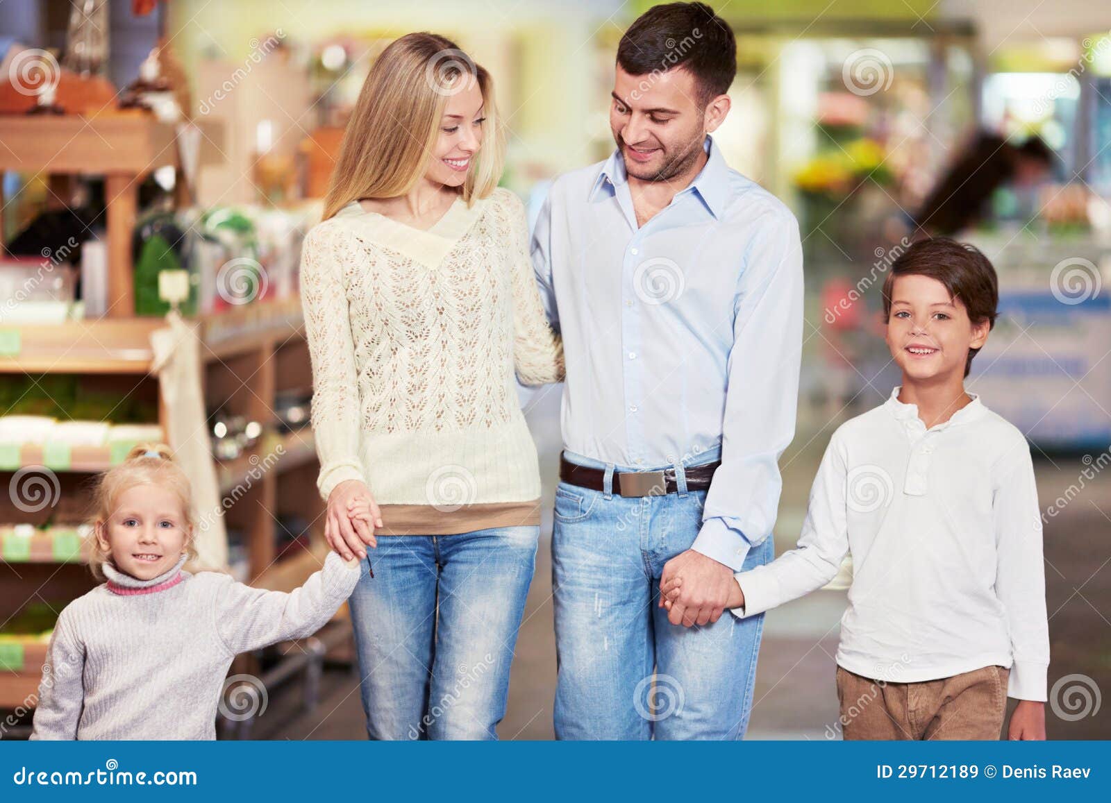 Familj med barn fotografering för bildbyråer. Bild av activatoren ...