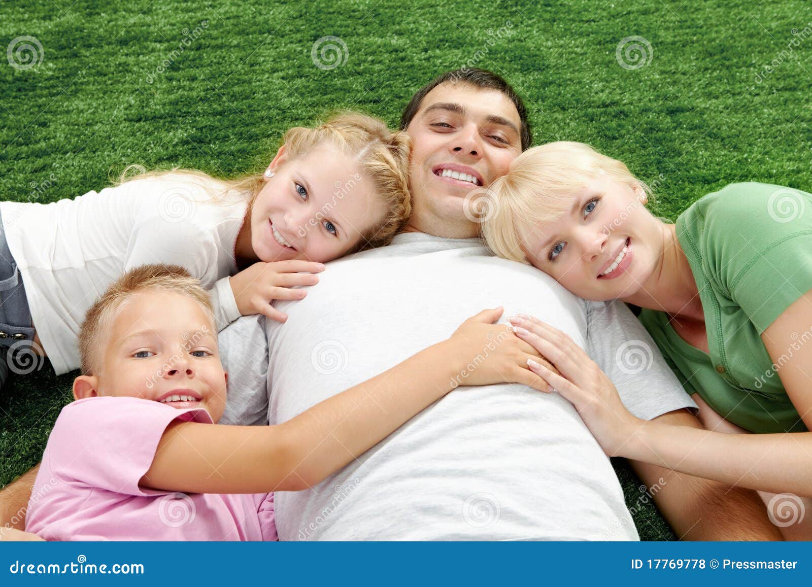 Famille photo stock. Image du beau, groupe, sain, masculin - 17769778