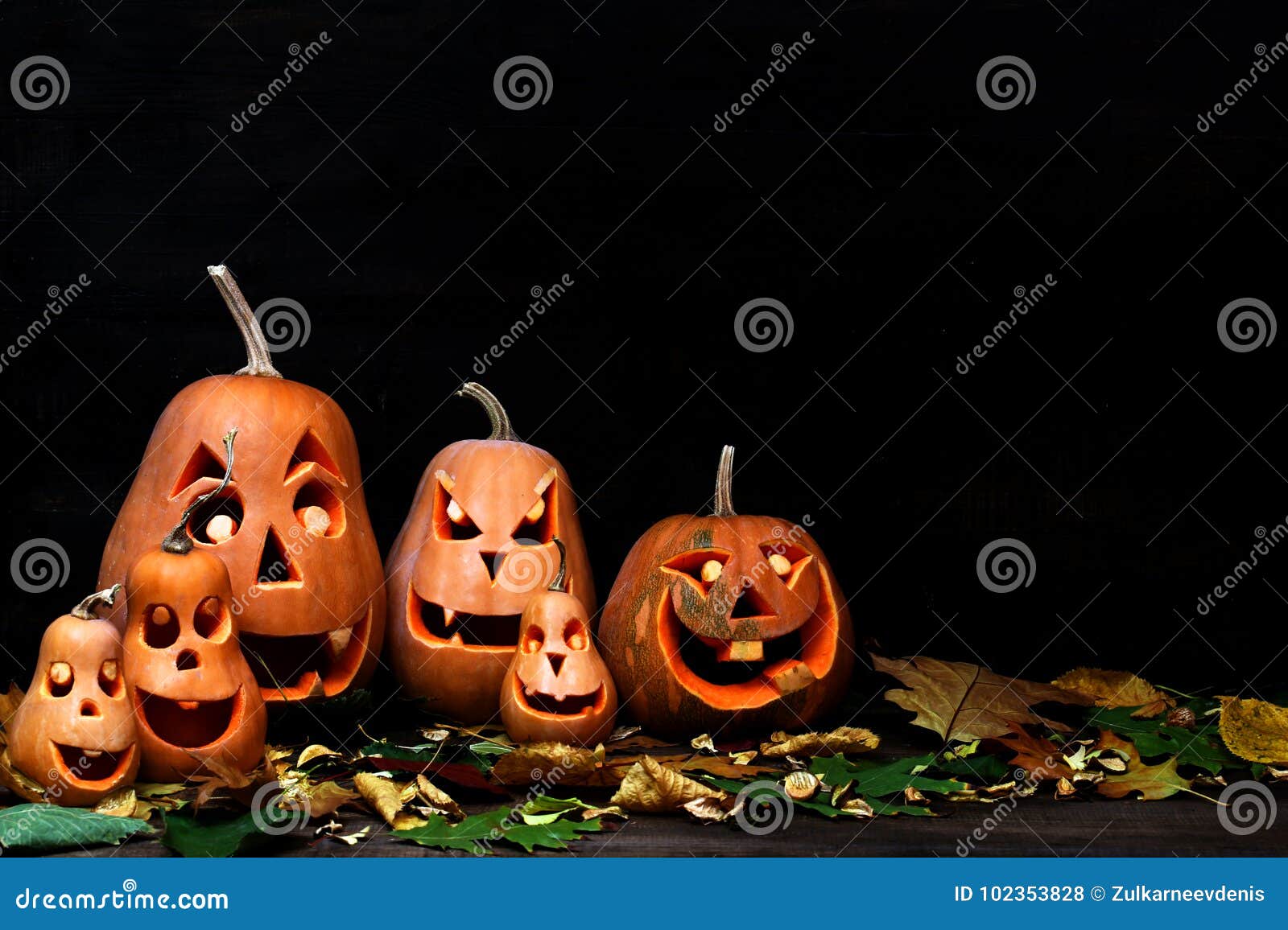 Famille Des Potirons De Halloween Photo stock - Image du noir, normal ...