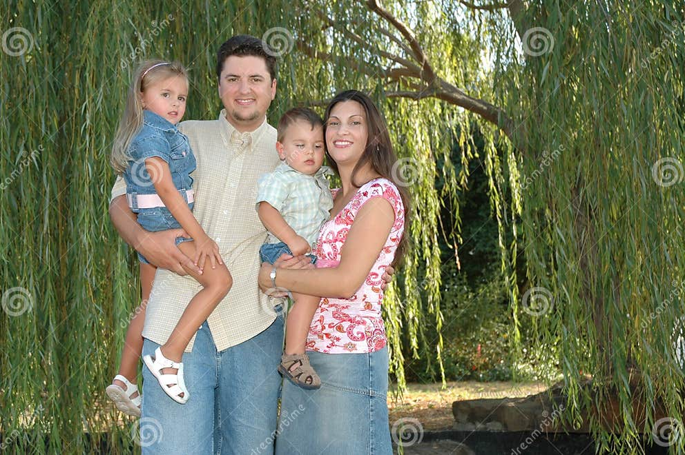 Famille diverse heureuse photo stock. Image of fuselage - 1116028