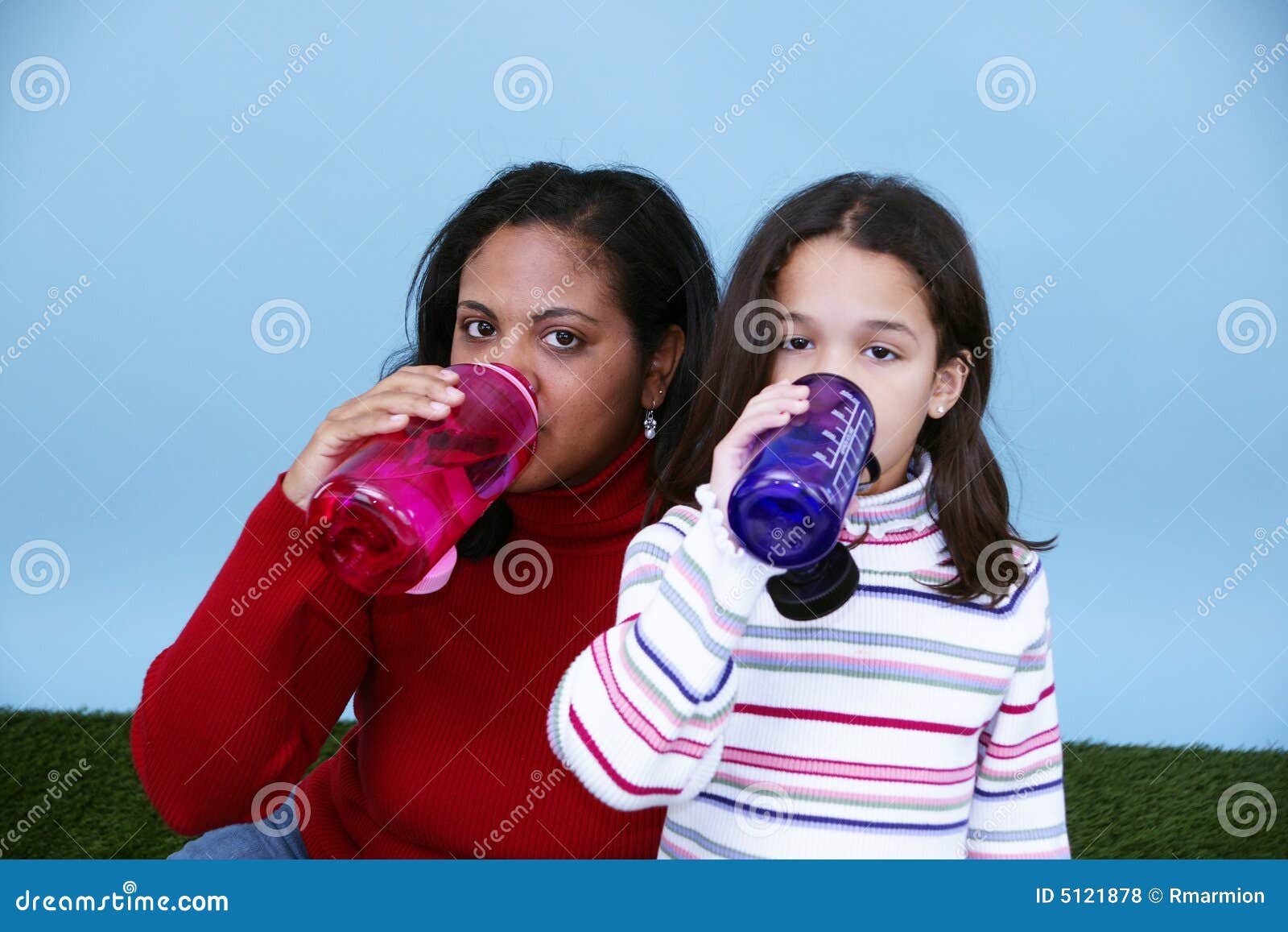 Family Drinking Water Royalty Free Stock Photos - Image: 5121878