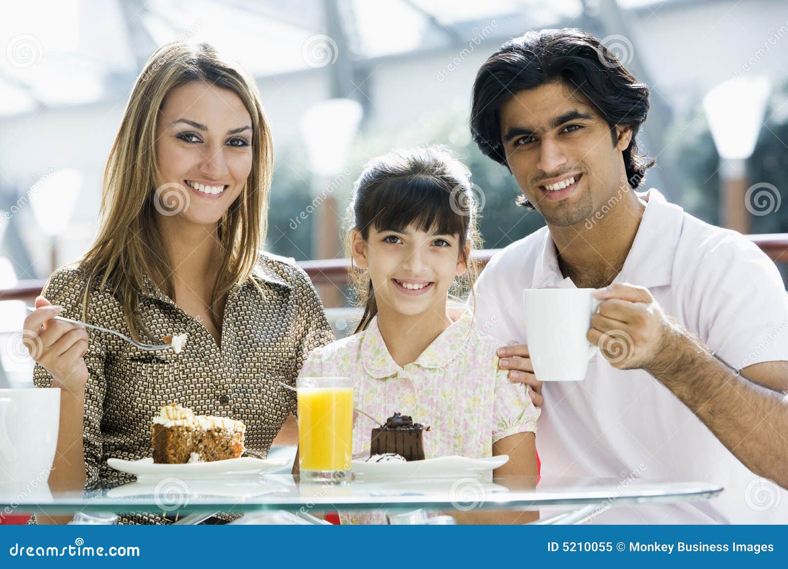 Family eating cake in cafe stock image. Image of enjoying - 5210055