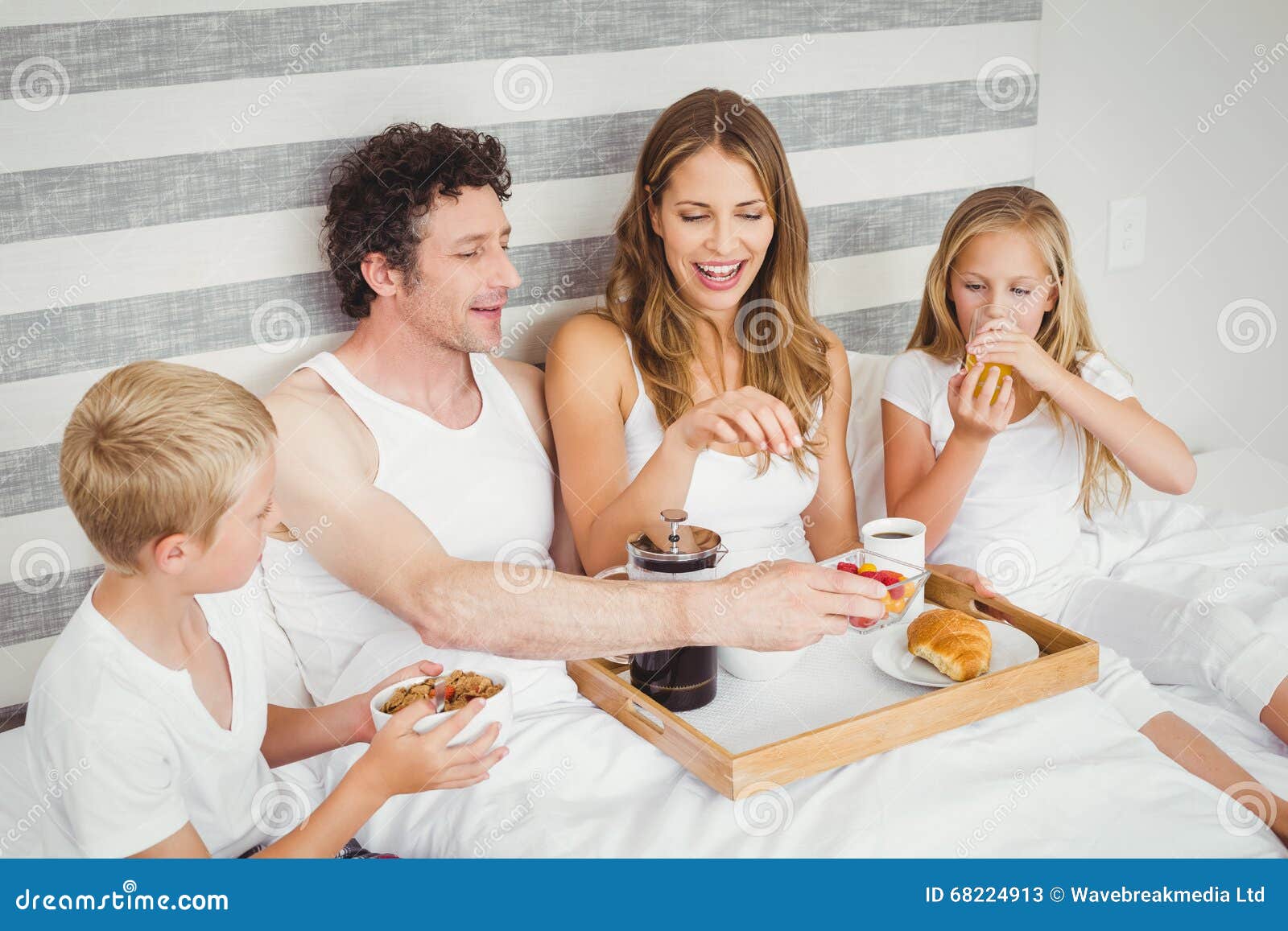 Family Enjoying Breakfast on Bed Stock Image - Image of drink, bonding ...