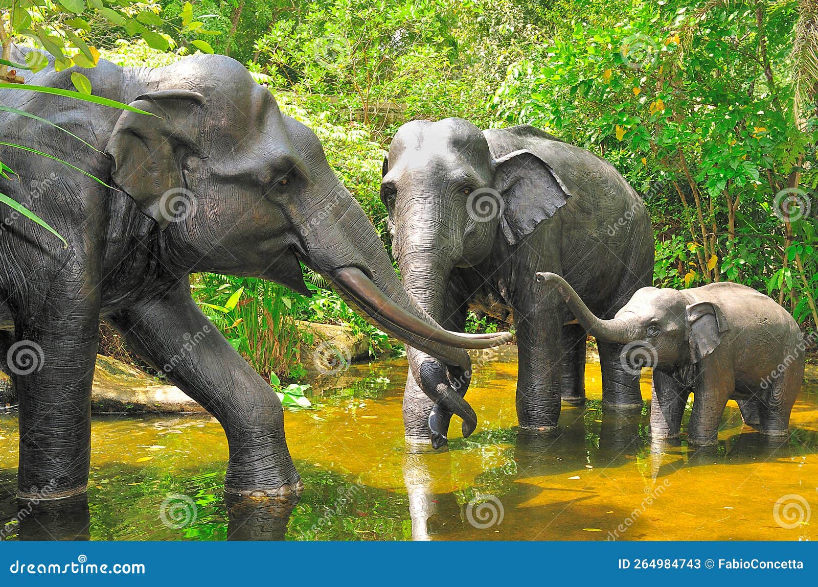 Family Group of Elephant Statues in the Lake Editorial Stock Photo ...