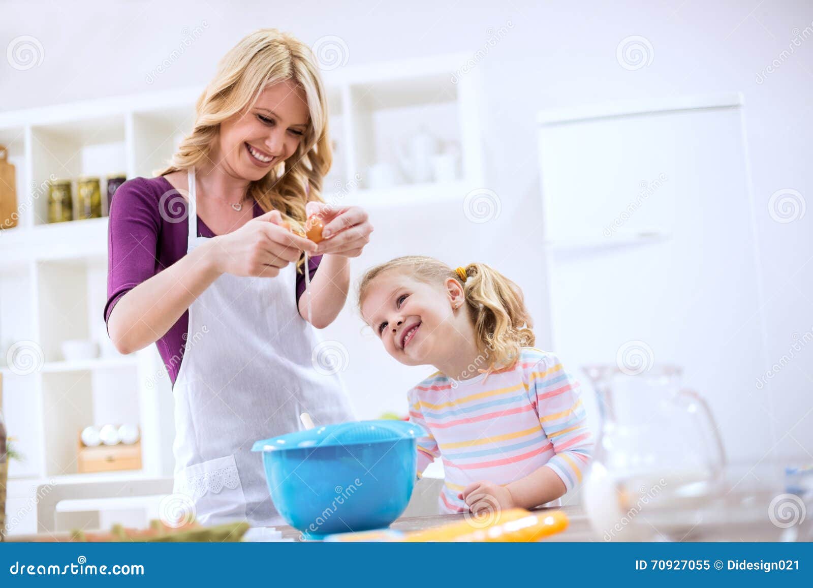 Family Having Fun in Kitchen Stock Image - Image of home, family: 70927055