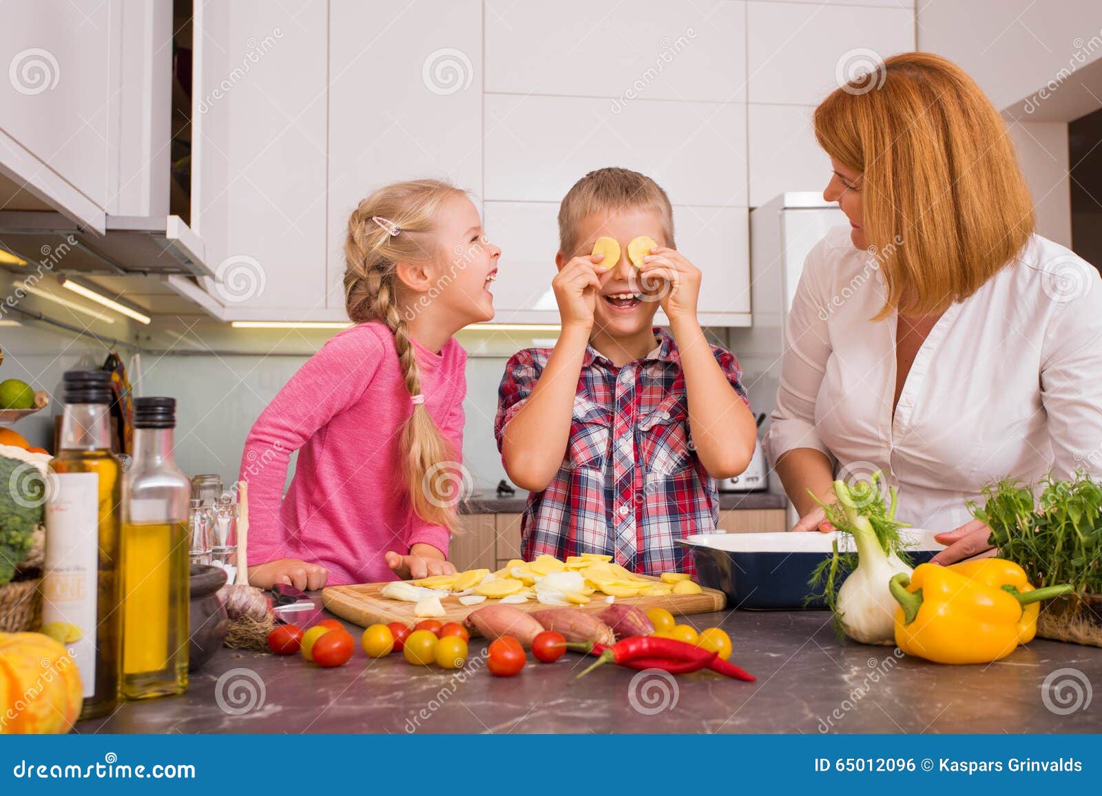 Family Having Fun in Kitchen Stock Photo - Image of girl, happy: 65012096