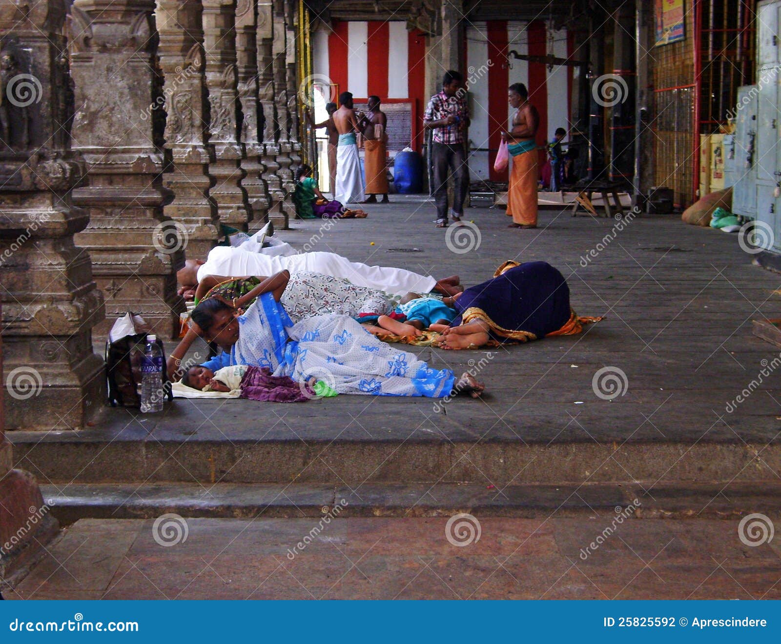 Family homeless editorial photography. Image of calcutta - 25825592