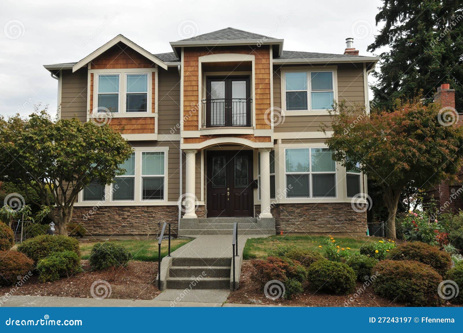 Family House with Nice Landscaping Stock Image - Image of real ...