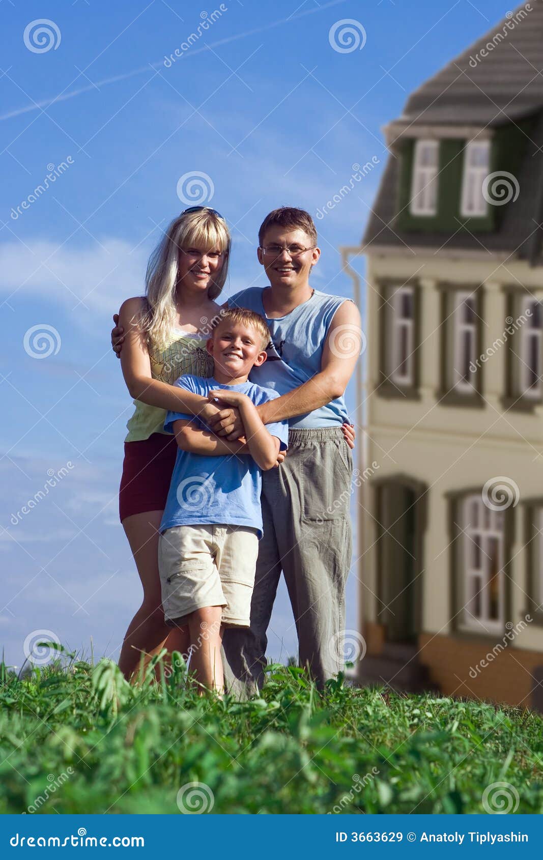 Family Mother Father and Child Stock Image - Image of home, field: 3663629