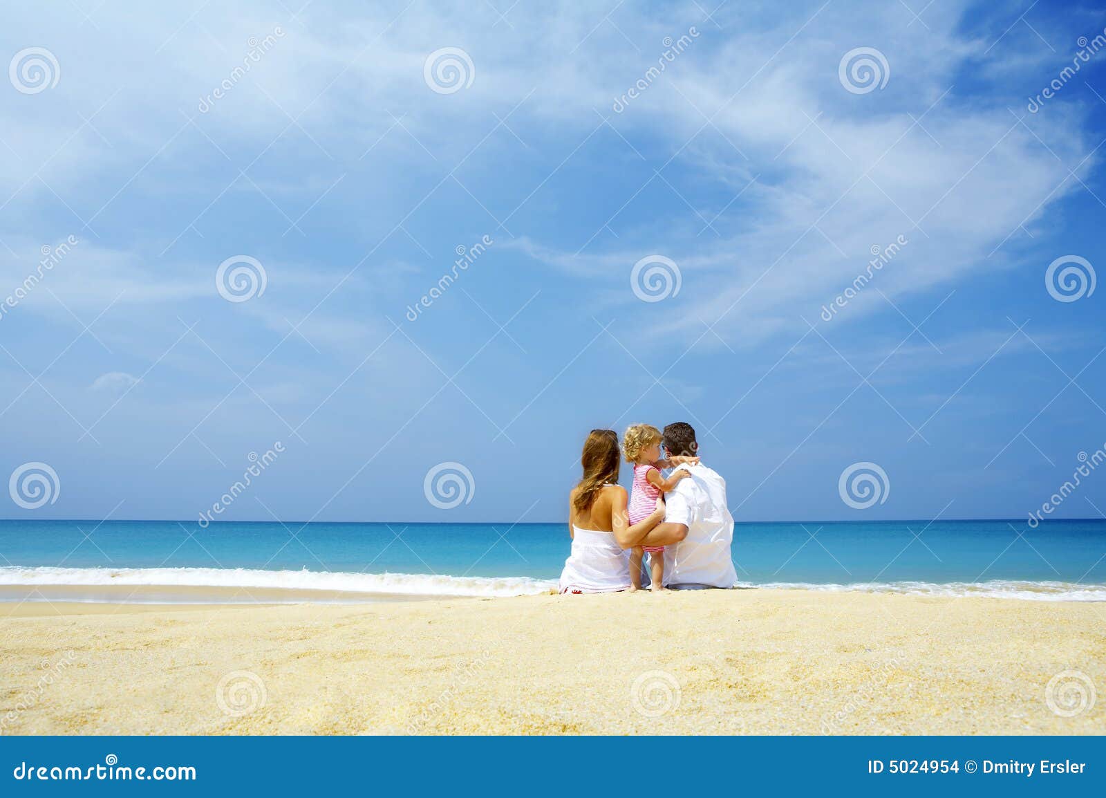 Family and ocean stock photo. Image of love, ocean, parenthood - 5024954